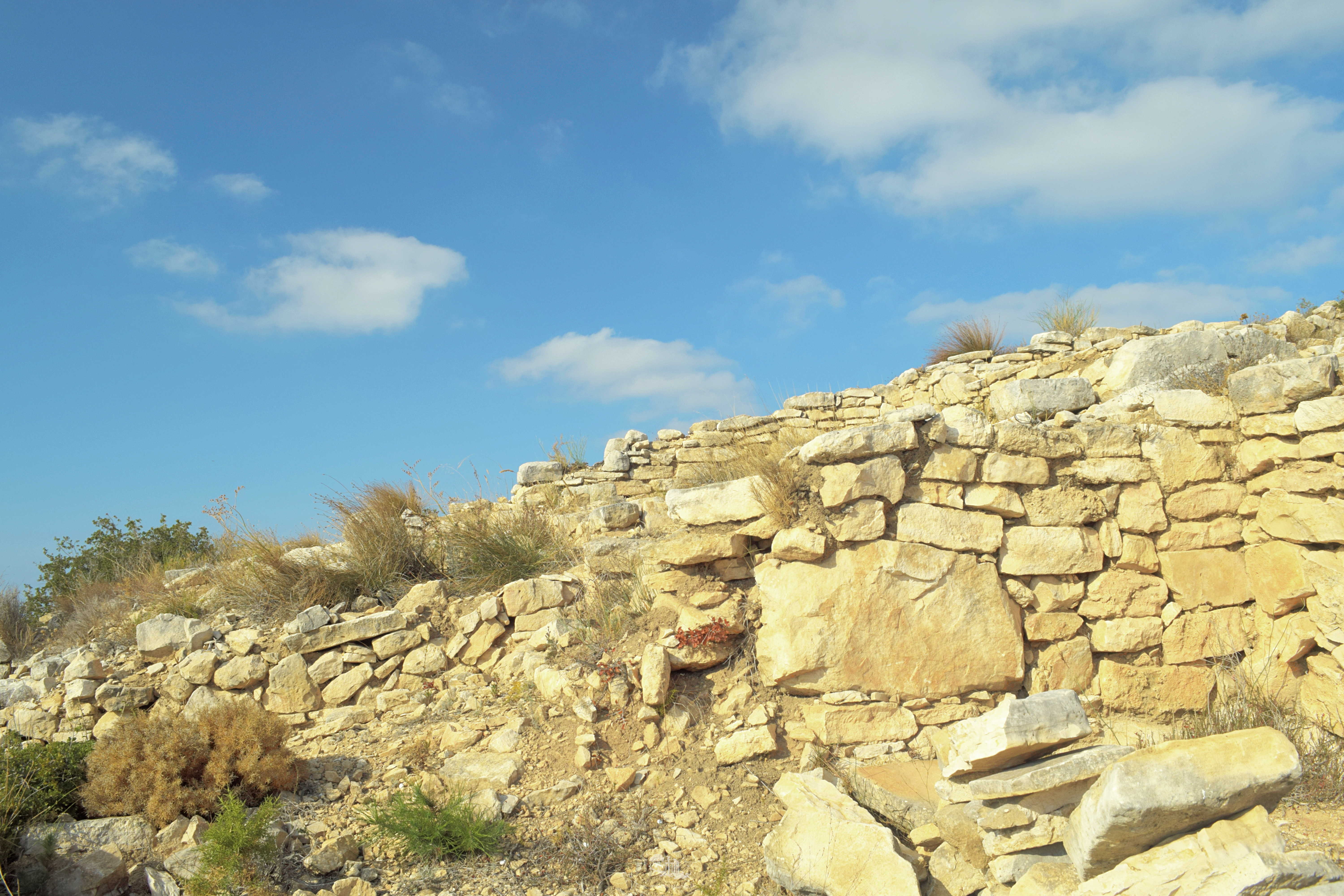 DCXVIIIXXXIII / Les vestiges de l'Oppidum